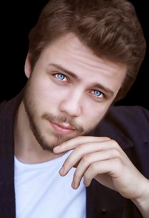 Tolga Sarıtaş kimdir, kiminle evlendi? İşte çiftin biyografisi!